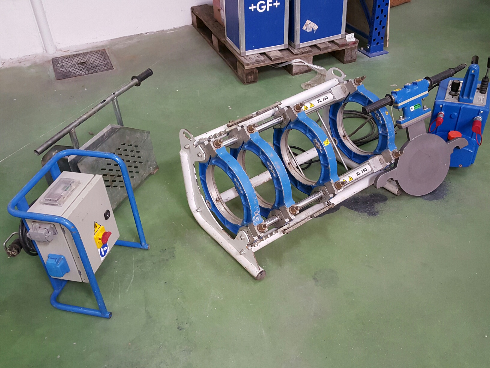 KL250 - machine à souder les tubes plastiques bout à bout +GF+ KL250 ...